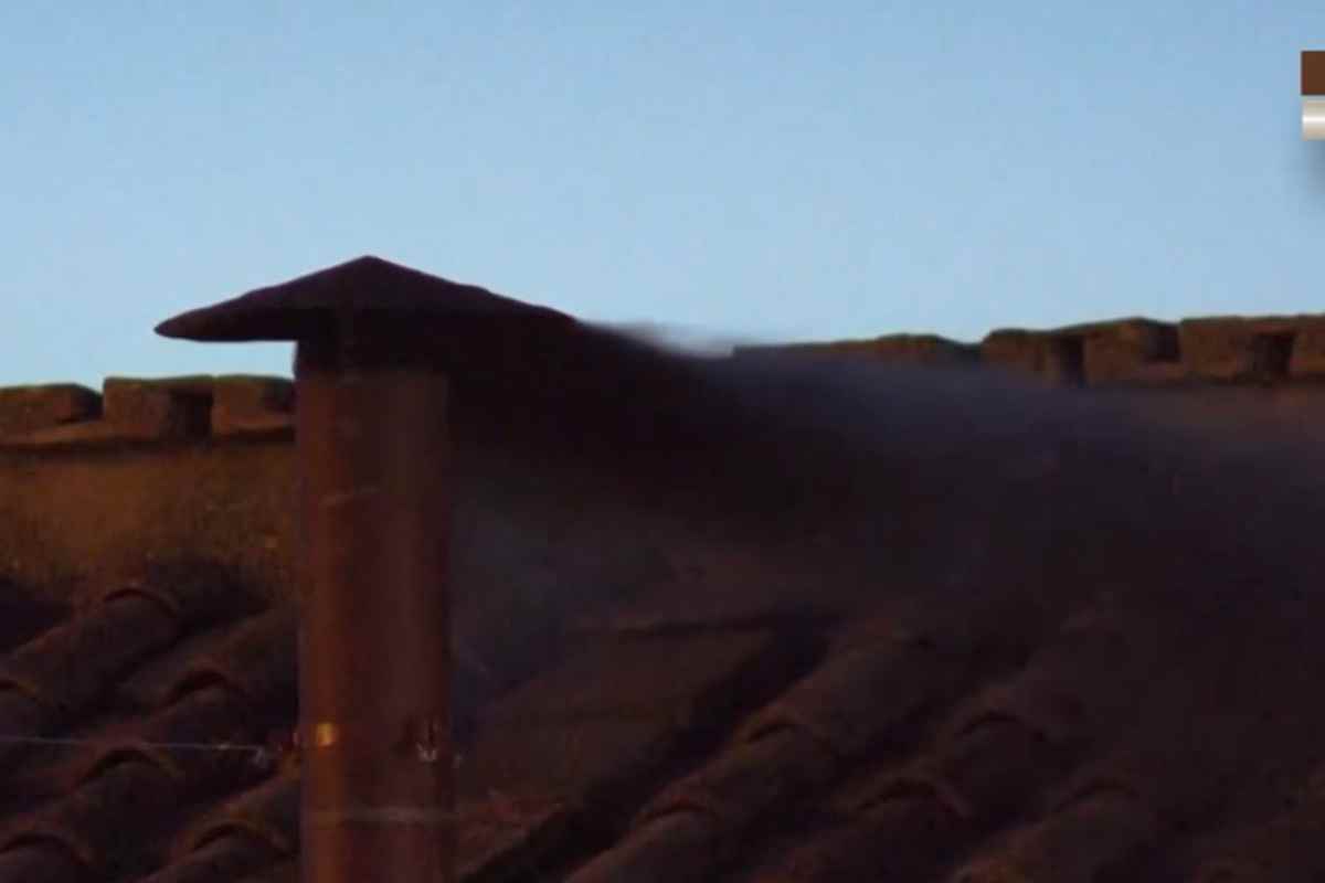 Cónclave: Humo negro en primera fumata - INFOPODER