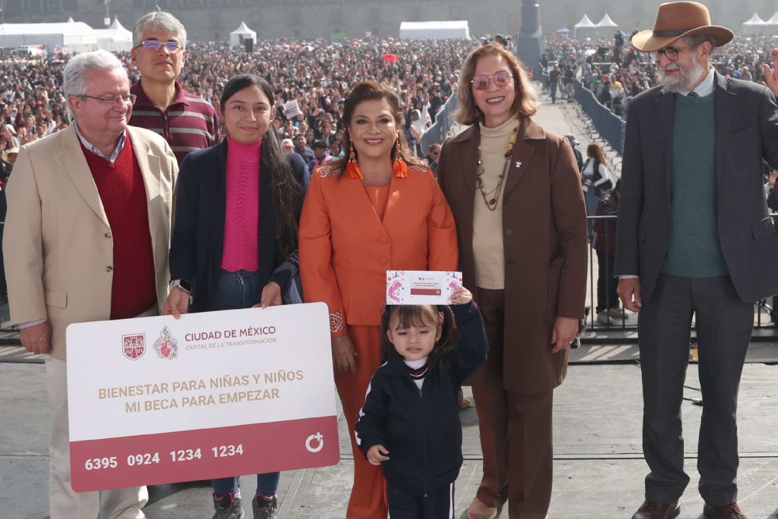 Clara Brugada entrega “Mi Beca para Empezar” a 40 mil beneficiarios en CDMX - INFOPODER