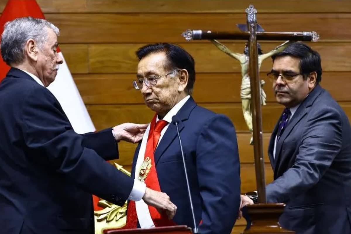 Congreso de Perú designa a José María Balcázar como presidente interino ...